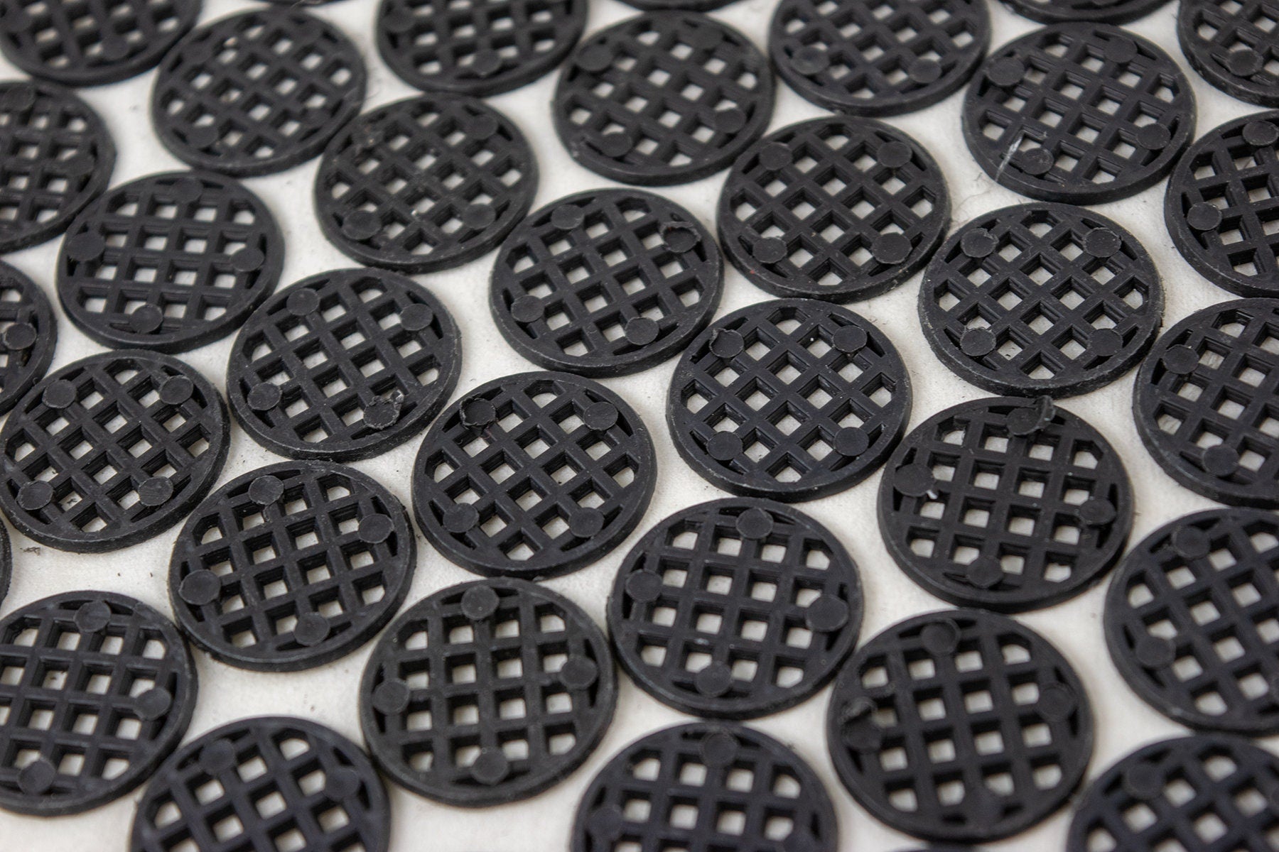 Round Black Plastic Drainage Mesh/Screen/Net - 1"x 1" | Calibonsai Depot